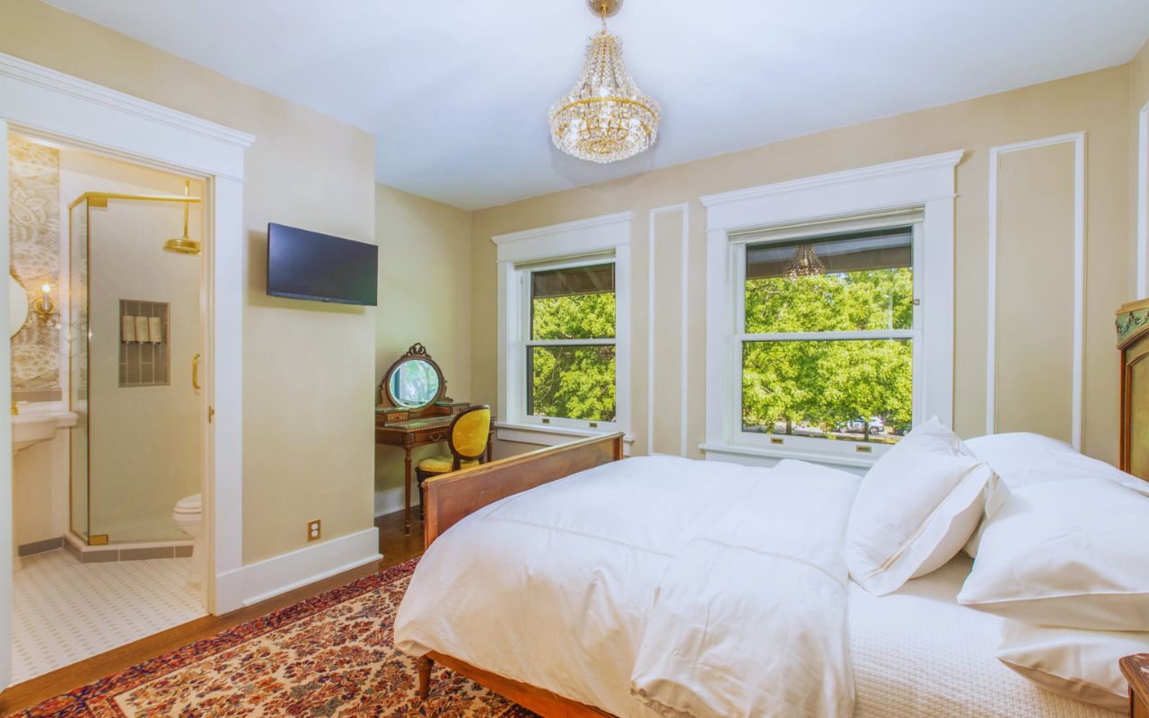 Alma Room - Martha's Bed & Breakfast
